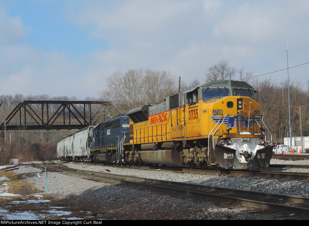 UP 3735 anf HLCX 7156 (2)